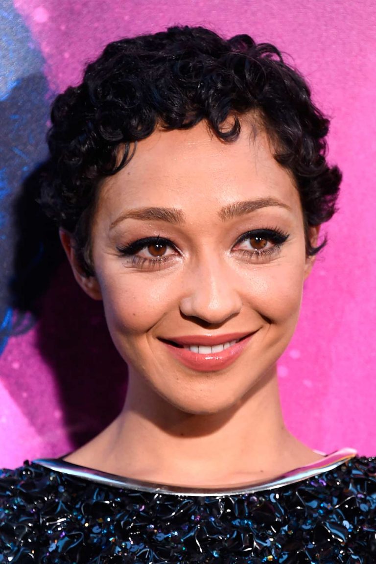 29 Cute And Flattering Curly Pixie Cut Ideas