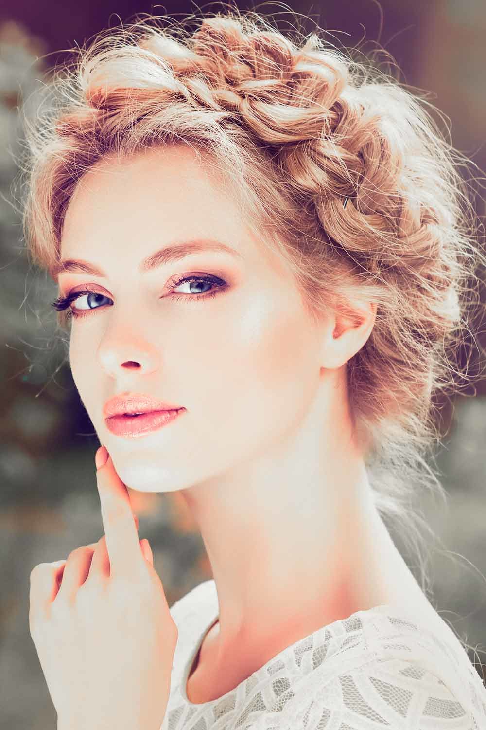 15 Fabulous Halo Braid Ideas To Opt For