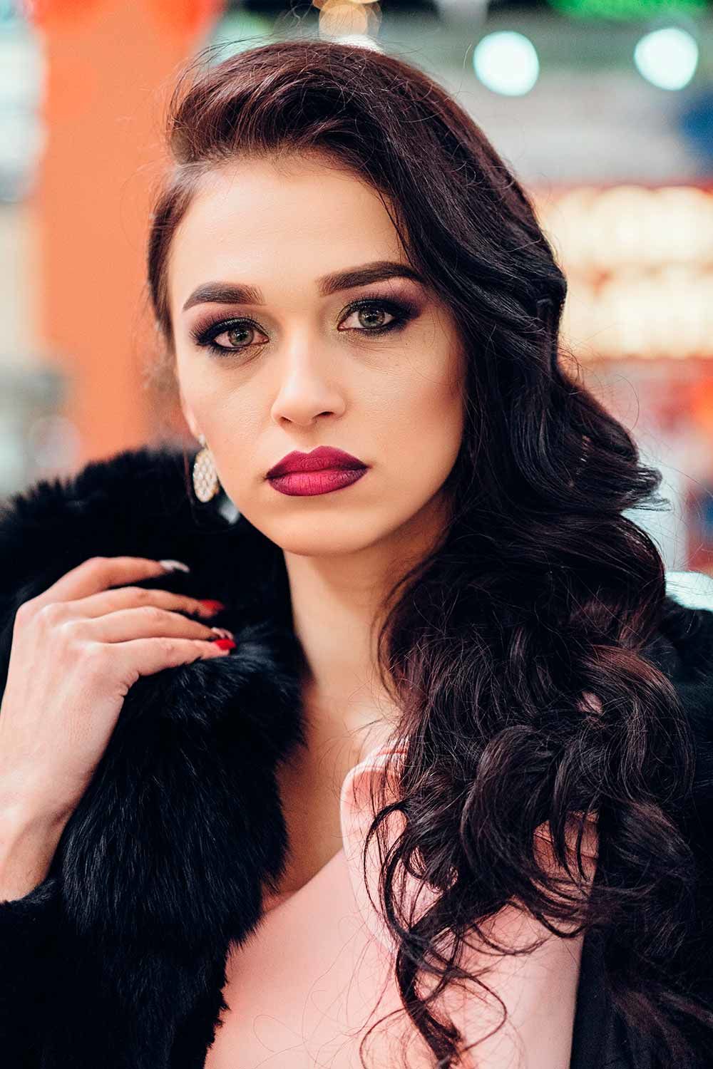 A Stylish Mahogany Hair Trend That You Should Try