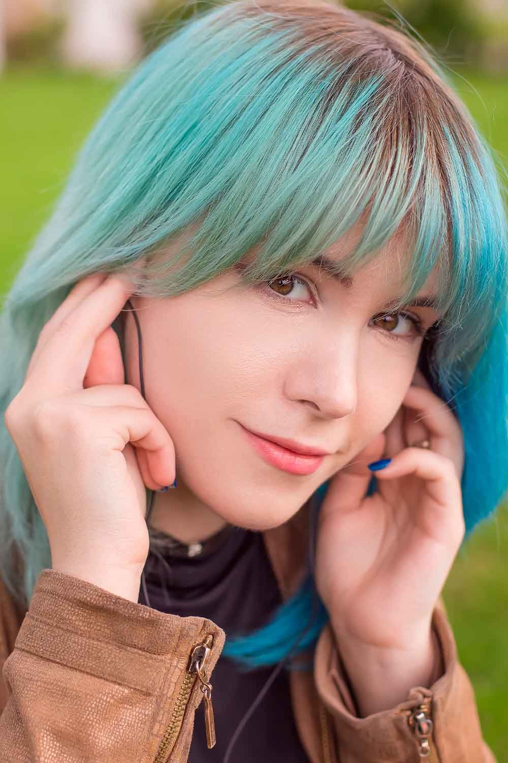 Fresh Teal Hair Ideas To Stand Out In The Crowd