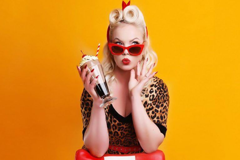 Modern-To-Vintage Victory Rolls Styles To Add Some Pin-Up Vibes