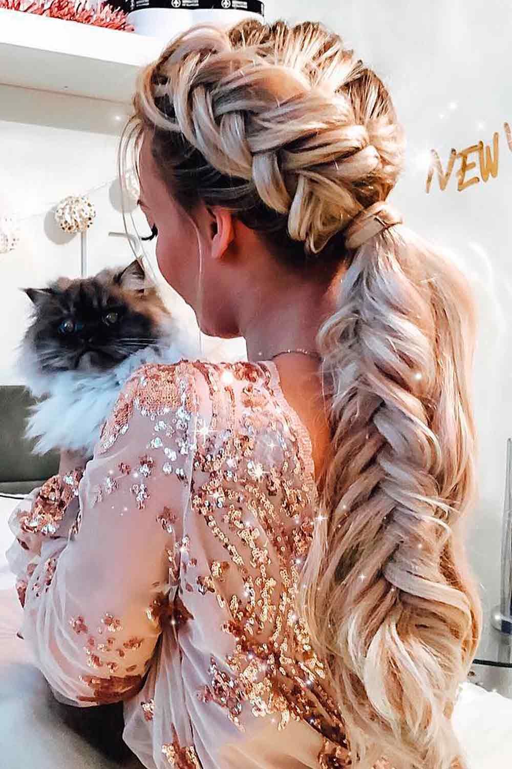 Adorable Hair Scrunchies And Styles That You Can Do With Them