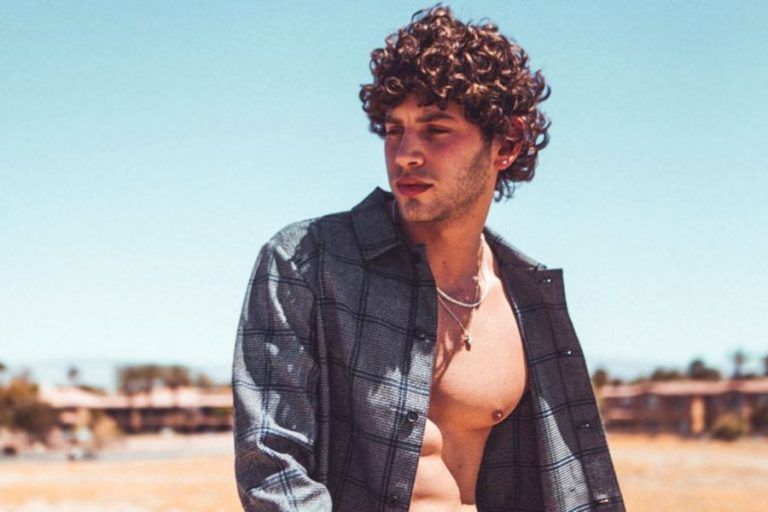 20 Striking Ways To Rock Jewfro Hairstyles For Modern Men