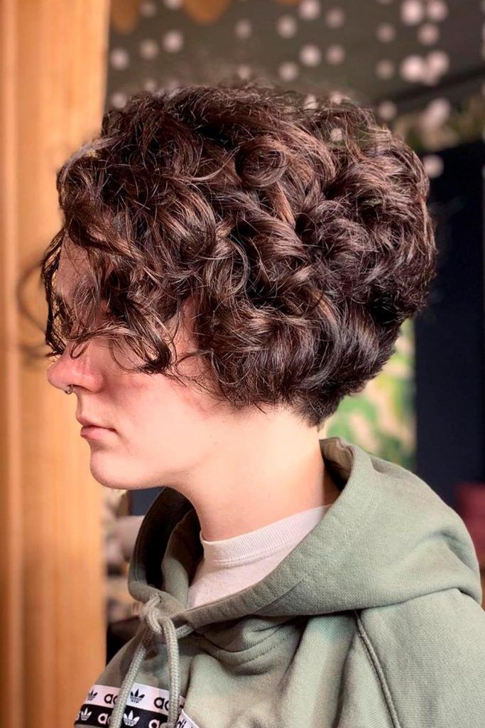Implement Curly Bangs In Your Outlook and Enjoy The Flattering Effect