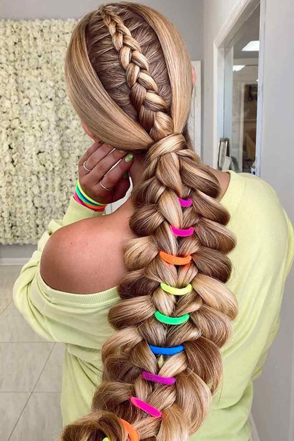 Adorable Hair Scrunchies And Styles That You Can Do With Them