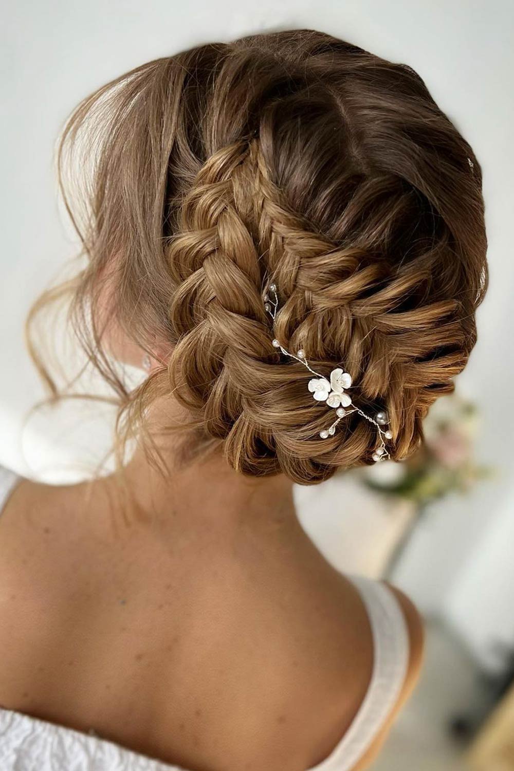 65 Dreamy Prom Hairstyles For A Night Out