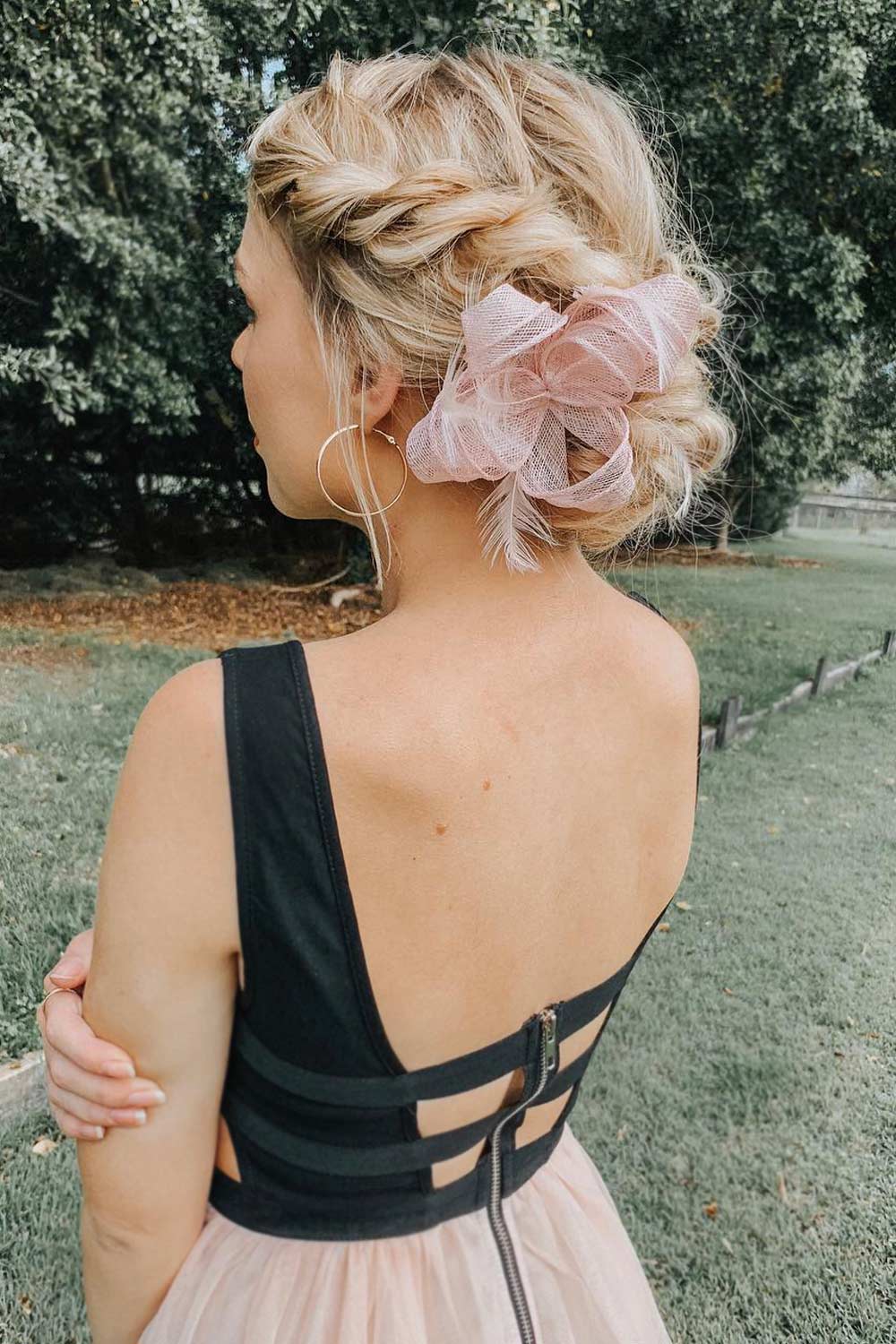65 Dreamy Prom Hairstyles For A Night Out