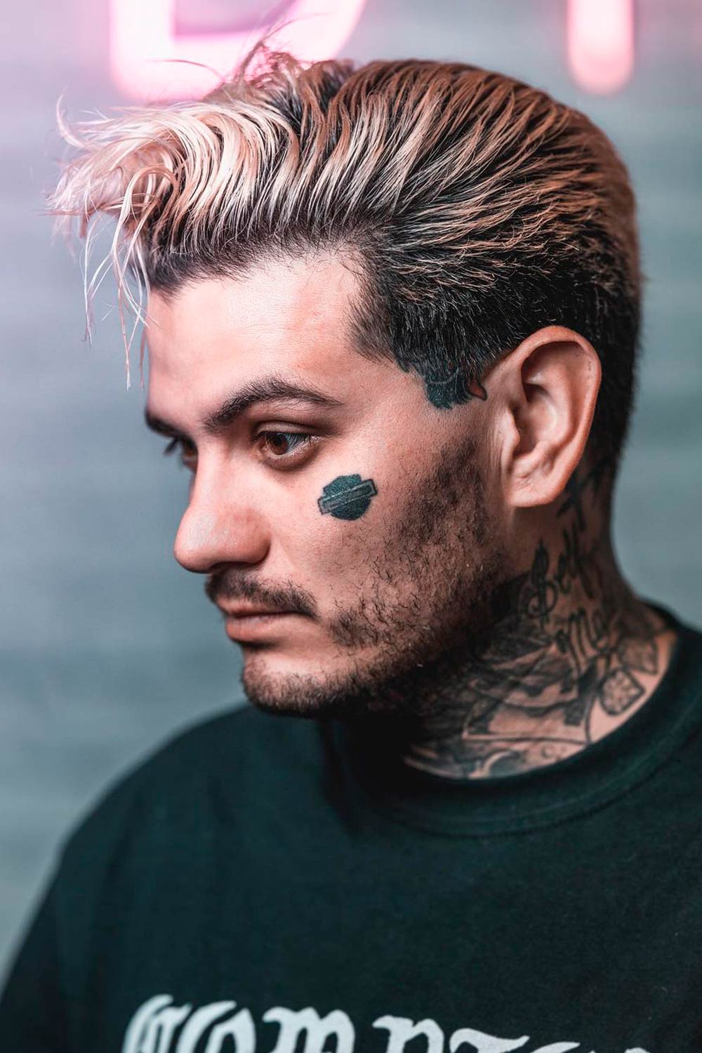 The Underrated Flair of Frosted Tips in Male Fashion