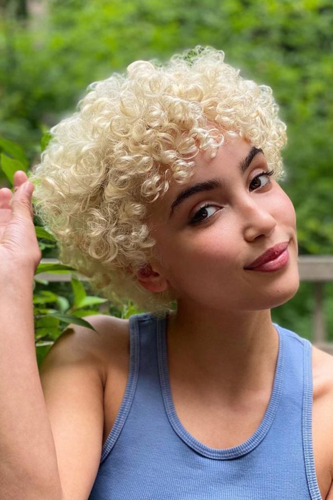 Implement Curly Bangs In Your Outlook and Enjoy The Flattering Effect