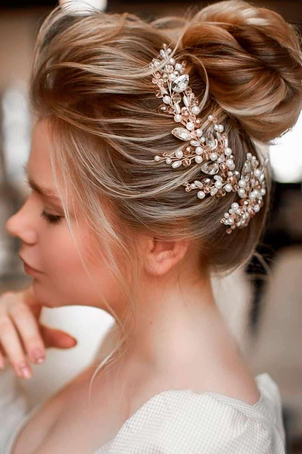 14 Awesome Styles For Your Small Forehead - Love Hairstyles