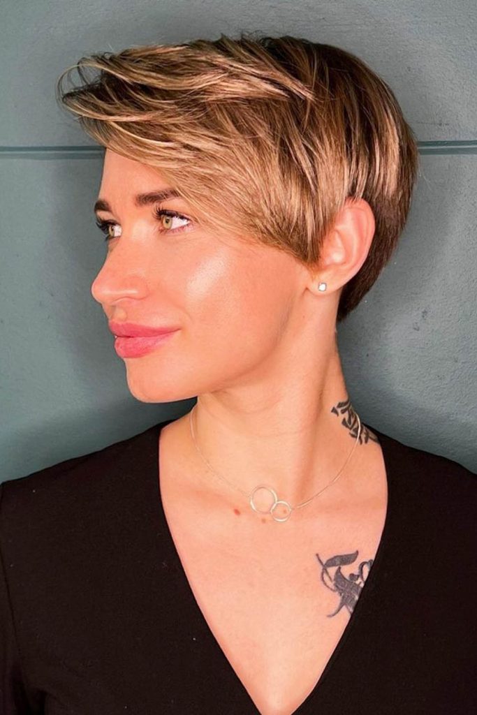 Sassy and Stylish Highlights for Short Hair