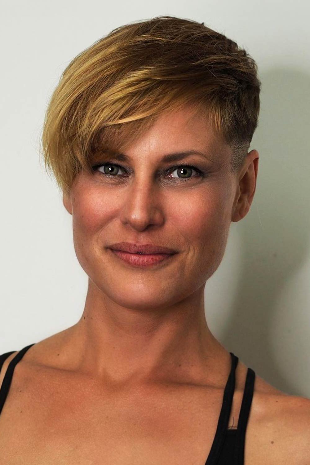 Bold And Classy Undercut Pixie Ideas to Try