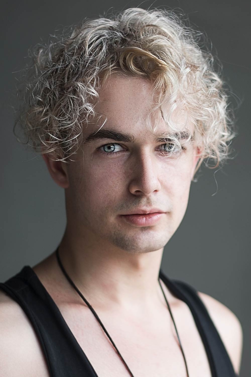 20 Striking Ways To Rock Jewfro Hairstyles For Modern Men