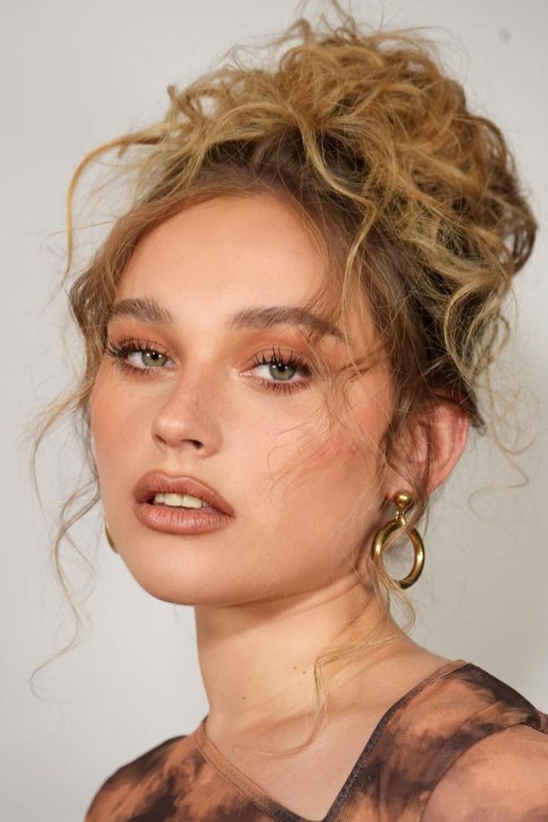 The Trendiest Ways To Beautify Your Long Curly Hair